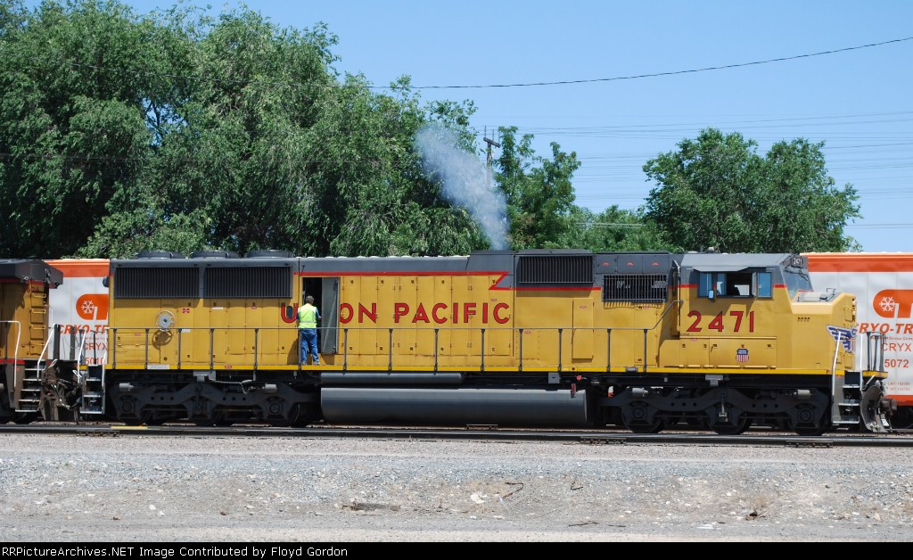 UP 2471 engine start